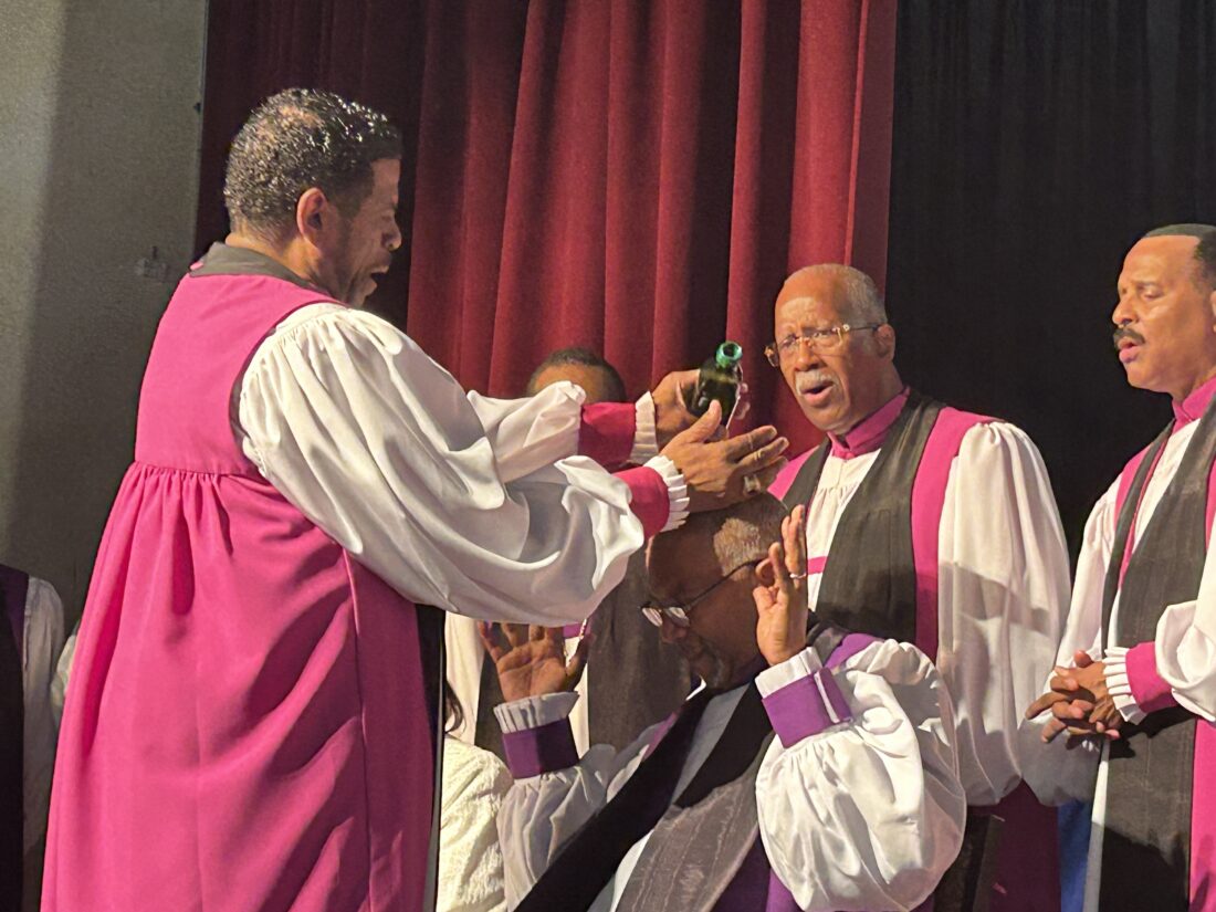 Cummings gets installation ceremony as bishop | News, Sports, Jobs ...